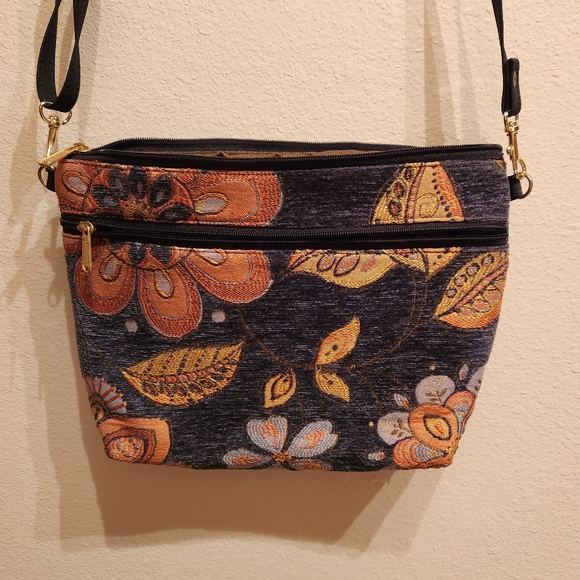 Danny K | Bags | Danny K Beverly Hills Crossbody Frabic Lined Purse ...